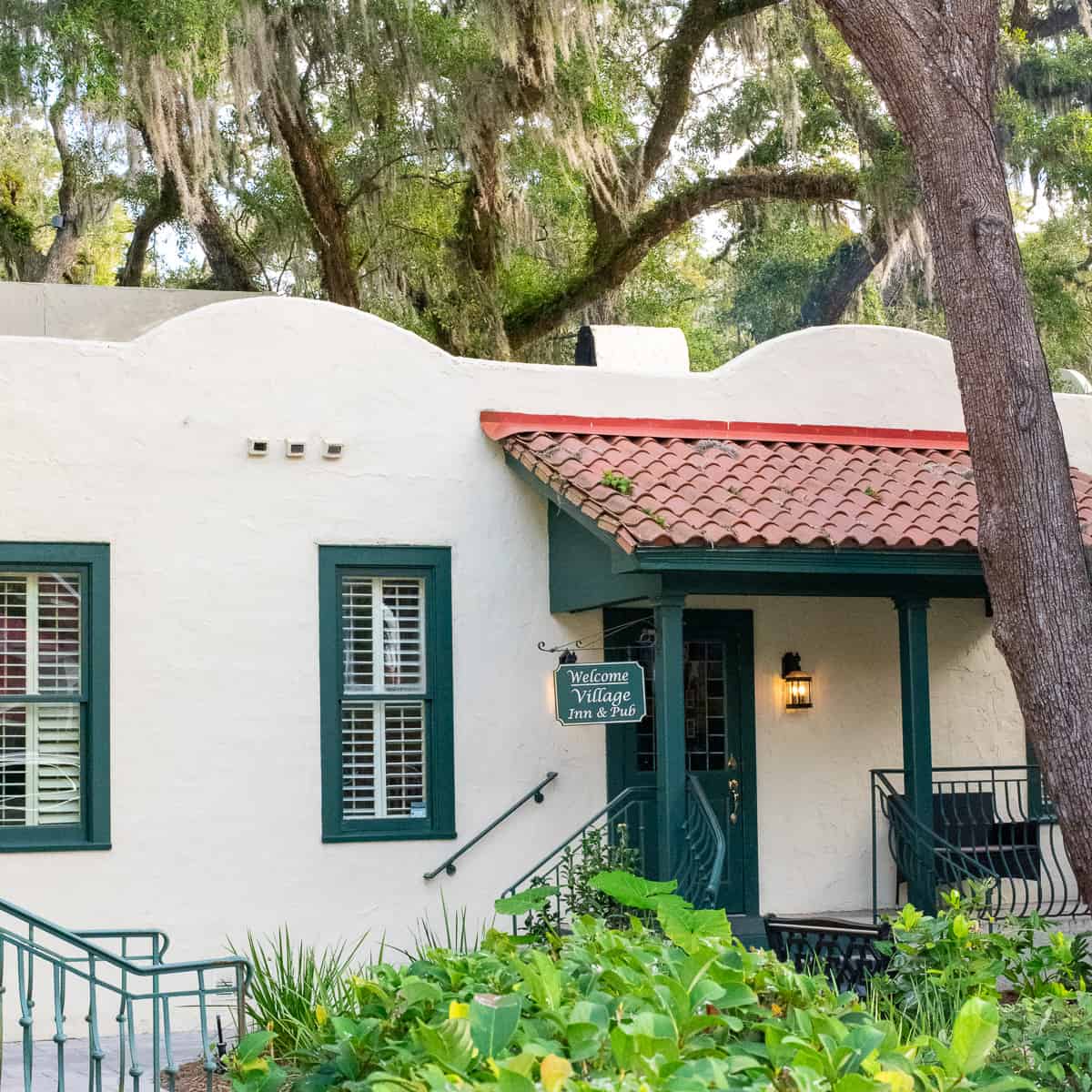 14 Best Bars on St Simons Island (2025 Nightlife Guide)